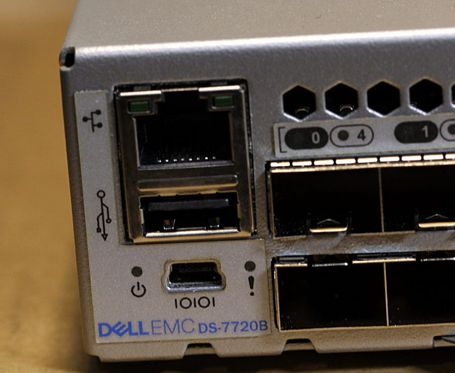 NR74Y DELL EMC DS-7720B Brocade Fc Switch BR-G720 32GB With 24 Active Ports